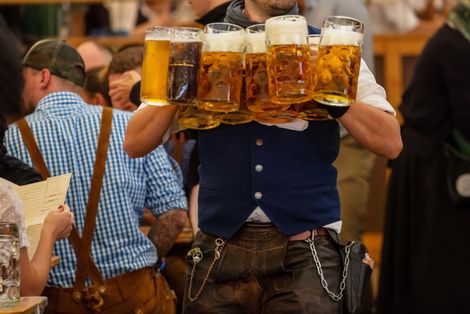 Oktoberfest 2025 - Wiesn-Bier kostet bis zu 15,80 Euro: Tageskarte