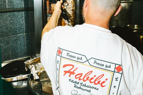 Uber Eats und Overkill würdigen Berliner Restaurants mit Streetwear: Tageskarte