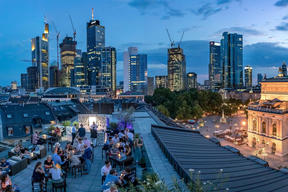 Lili's Roof Garden: Sofitel Frankfurt mit spektakulärer Bar auf dem ...