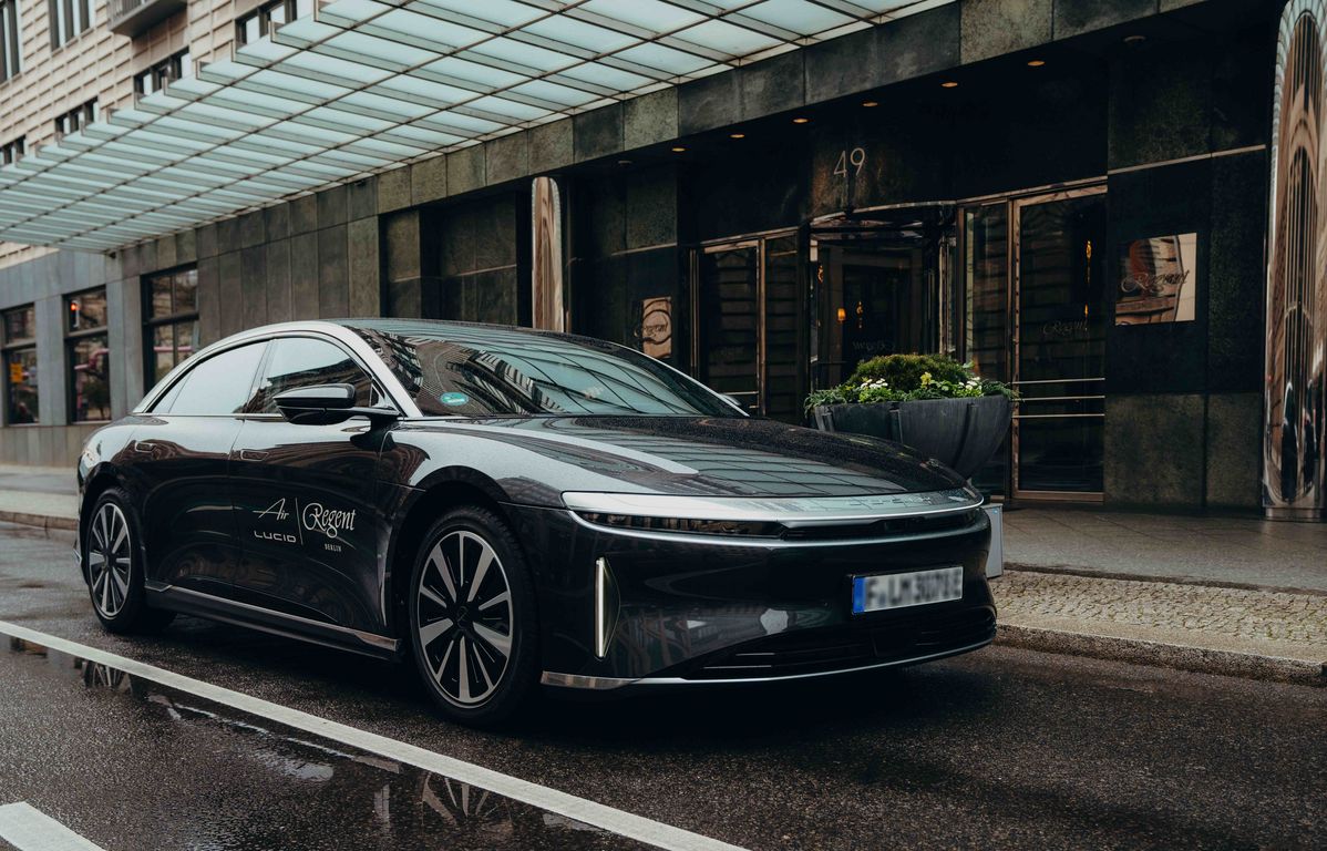 Elektrische Lucid-Limousinen für Gäste im Regent Berlin: Tageskarte