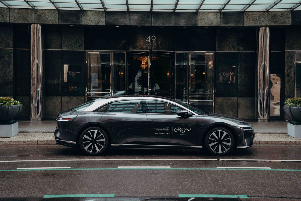 Elektrische Lucid-Limousinen für Gäste im Regent Berlin: Tageskarte