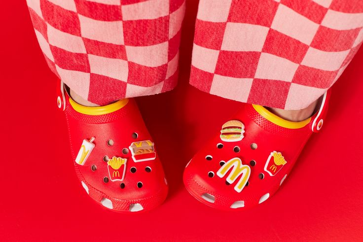 McDonald's für die Füße - Crocs in Fast-Food-Design: Tageskarte