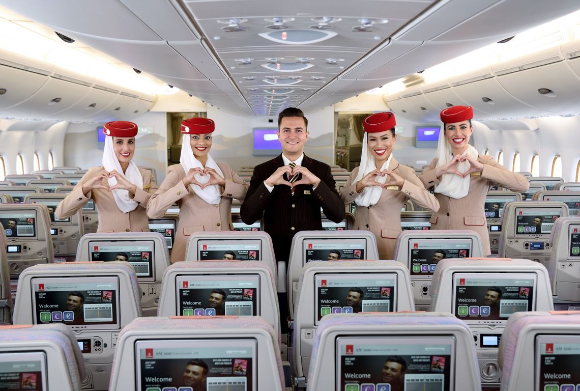 An jedem Platz ein Bildschirm: Emirates feiert 30 Jahre "Inflight ...